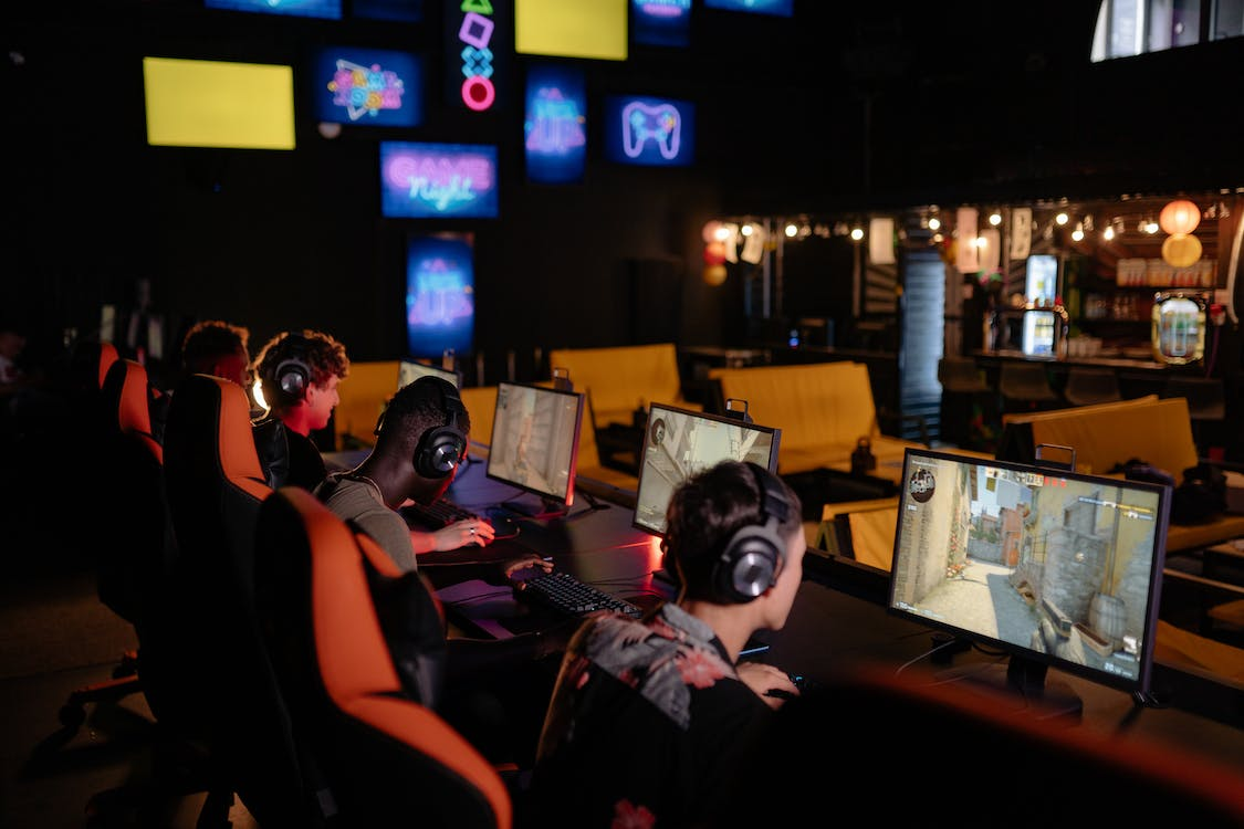 Talk Tech: How To Win Through Better Good Gaming Comms